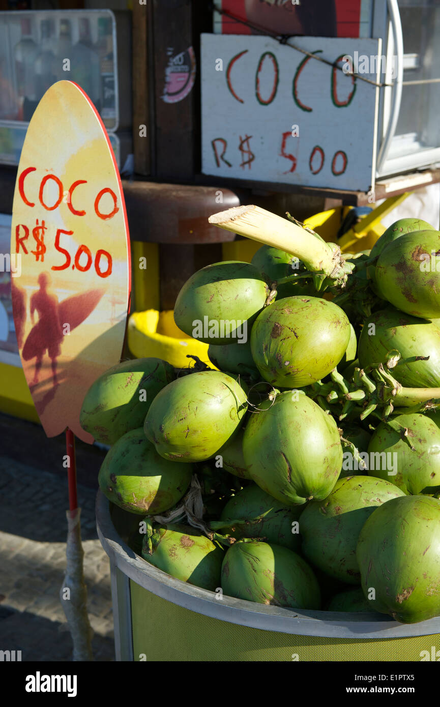 Coco verde hi-res stock photography and images - Alamy