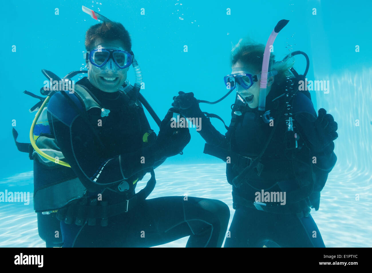 Couple in scuba gear hi-res stock photography and images - Alamy