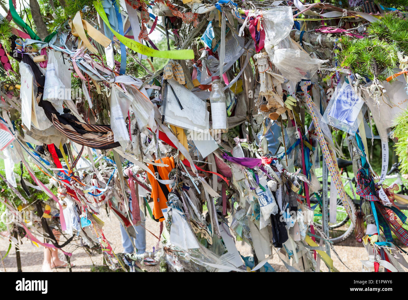 Prayer tree at Nipponzan-Myōhōji Order temple and monastery in Milton ...