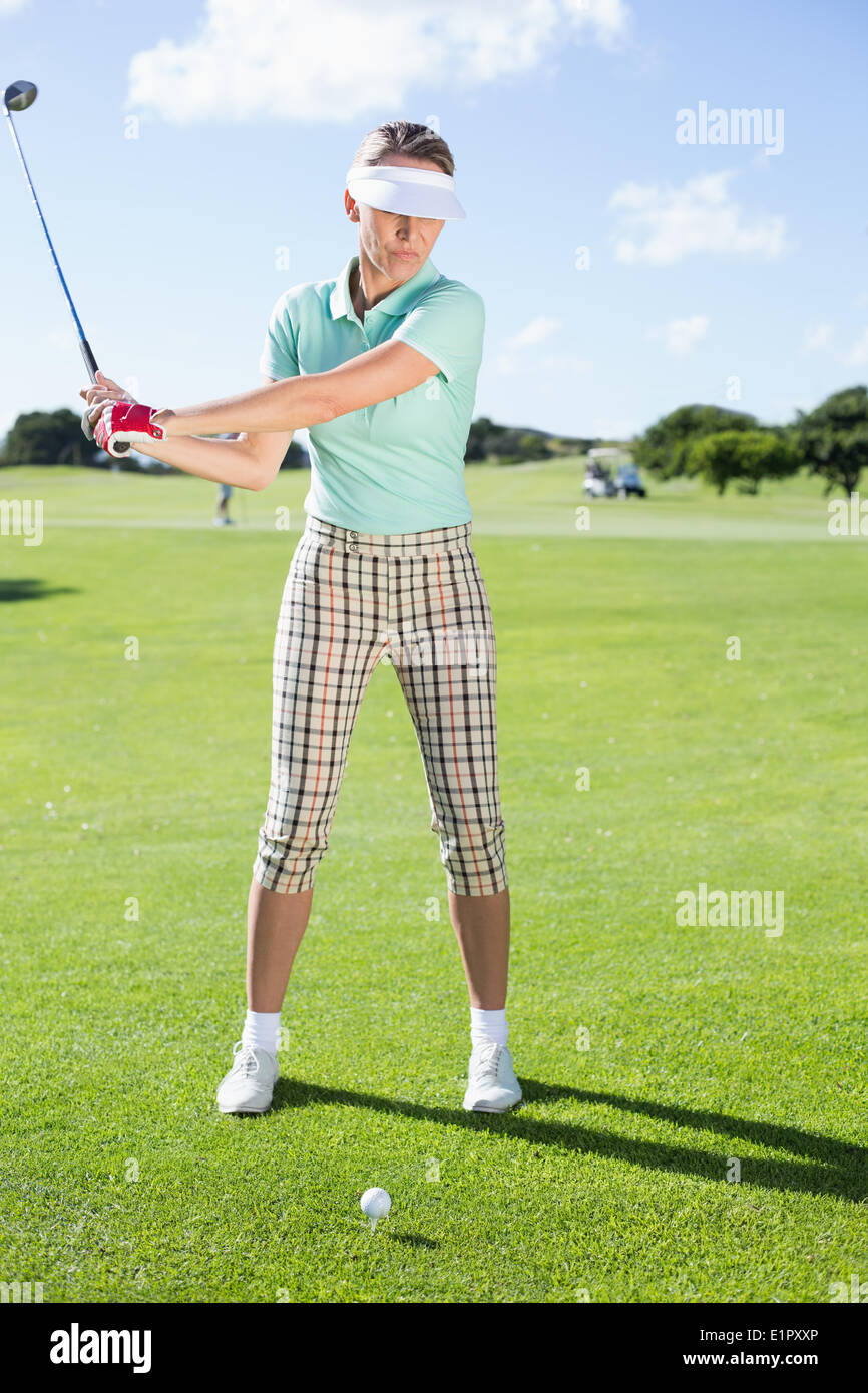 Lady golfer teeing off for the day Stock Photo - Alamy