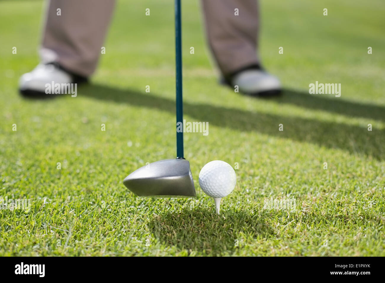 Golfer about to tee off Stock Photo - Alamy