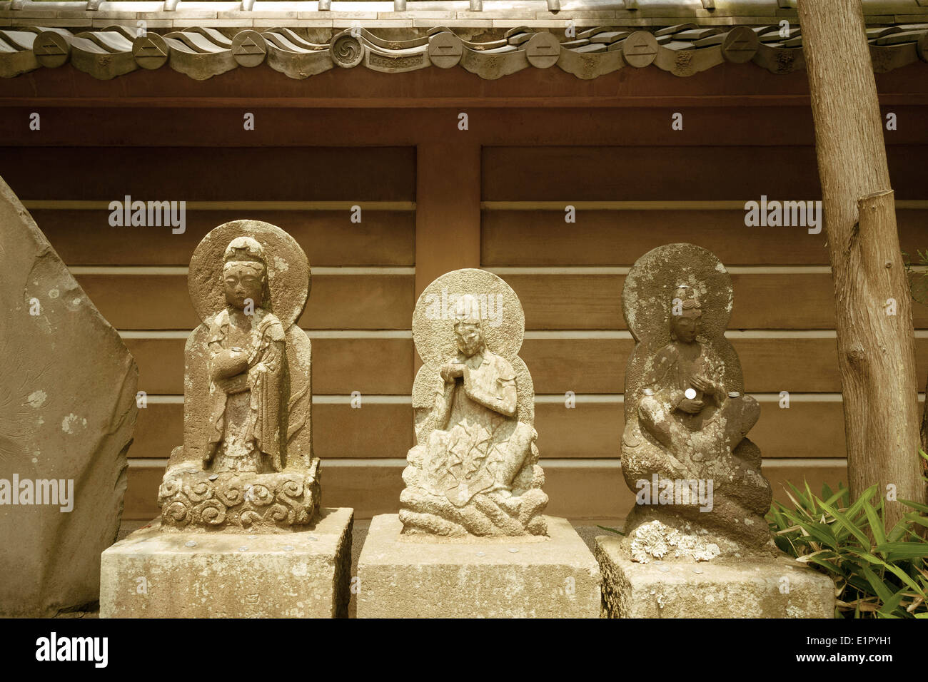 Japanese sculptures hi-res stock photography and images - Alamy