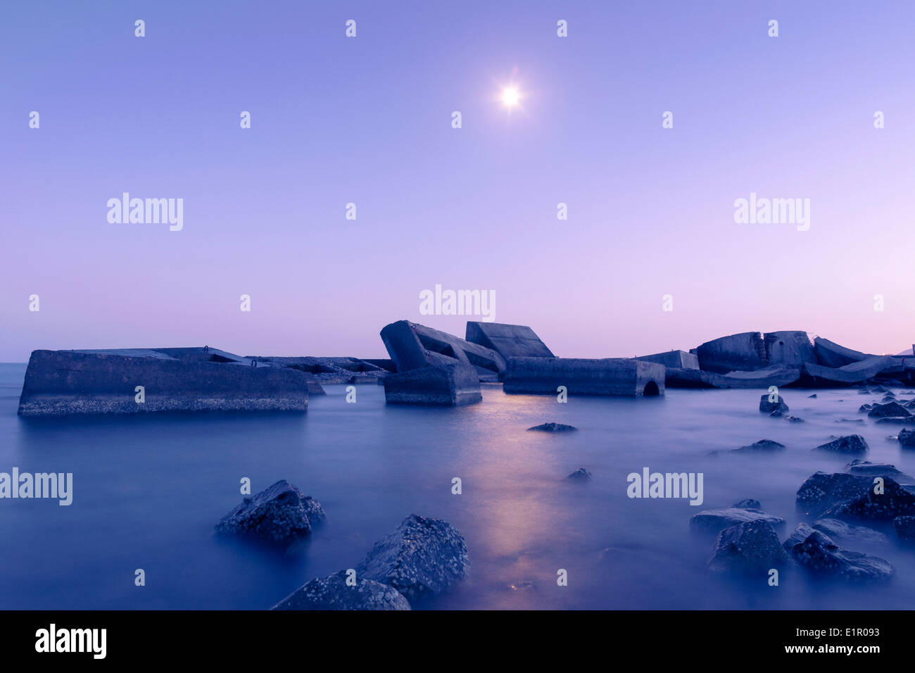 Night by the sea hi-res stock photography and images - Alamy