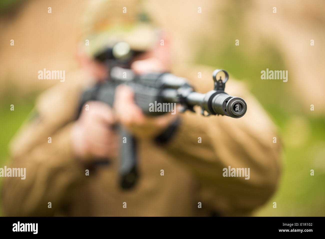 Man aiming shotgun hi-res stock photography and images - Alamy