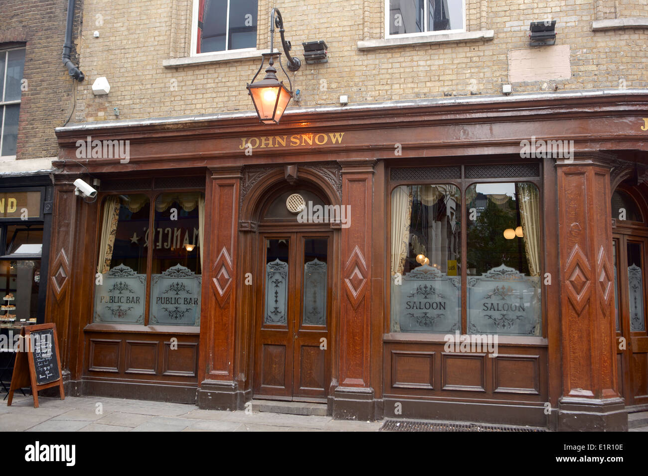Broad Street Pump. Site of Dr John Snow's discovery of source of ...