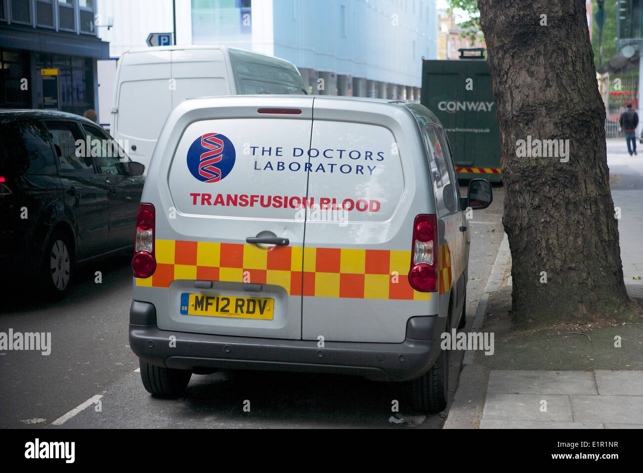 The Doctors Laboratory. Transfusion blood. Missing apostrophe in signs ...