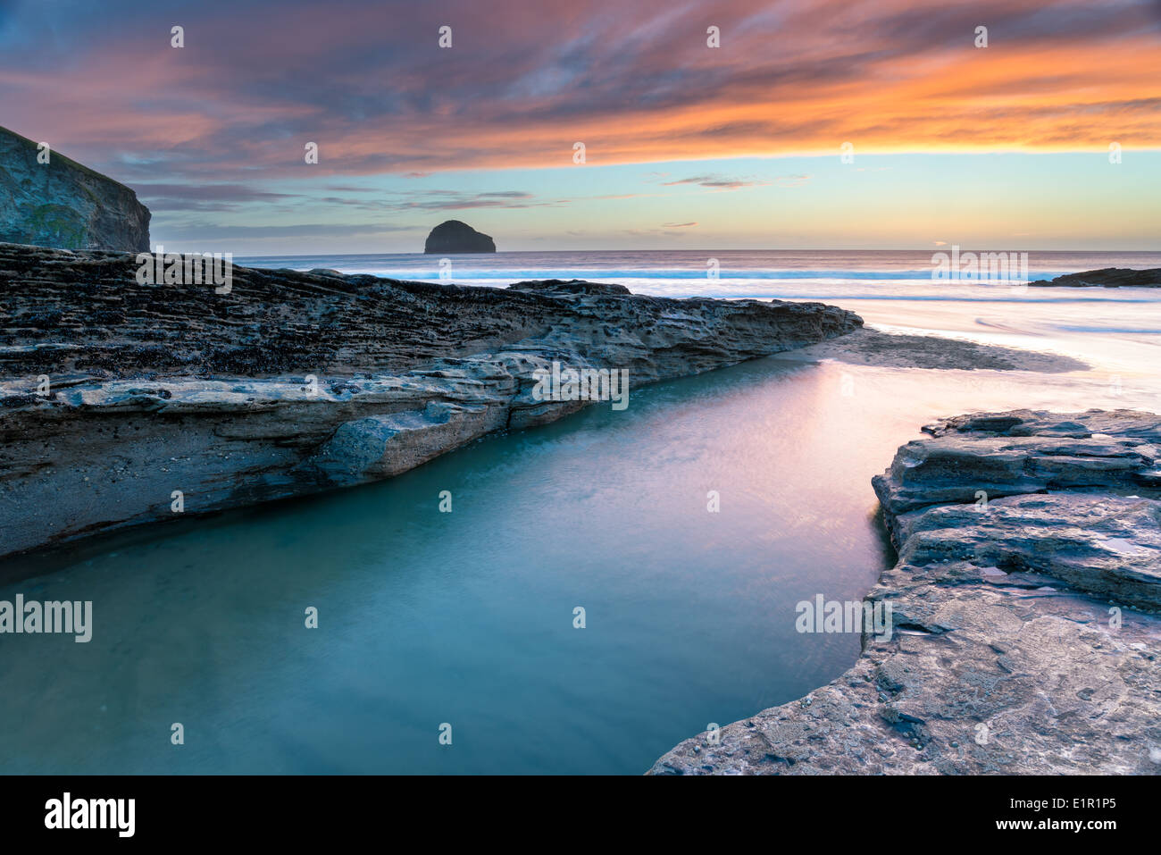 Dusk at Trebarwith Beach Stock Photo - Alamy