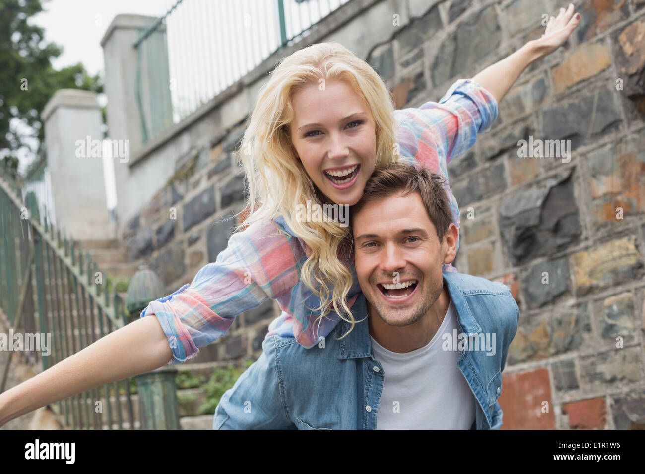 Fashionable couple having fun hi-res stock photography and images - Alamy