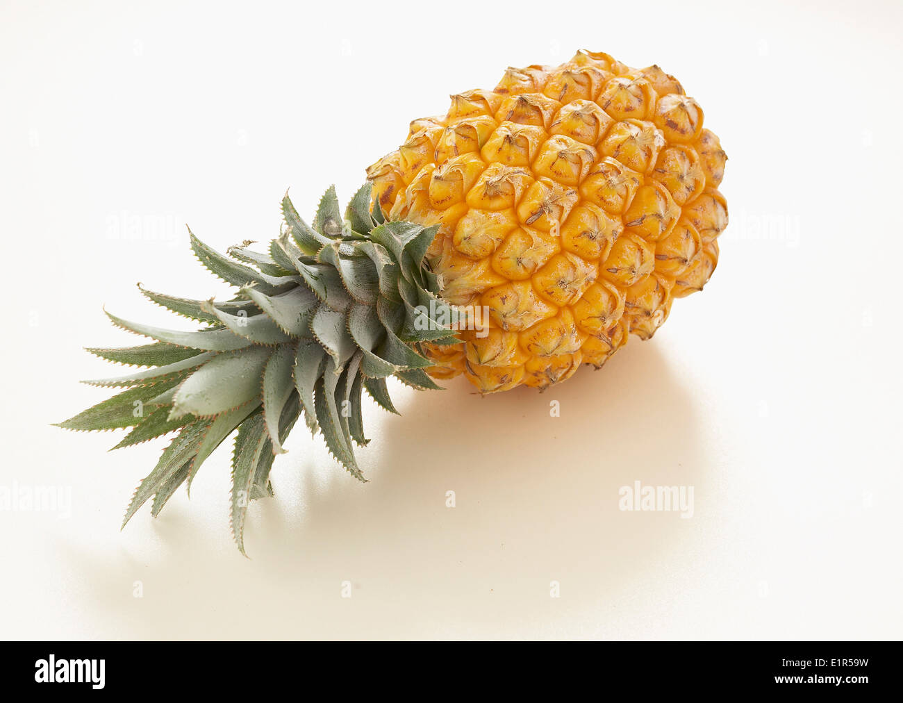 Whole pineapple hi-res stock photography and images - Alamy