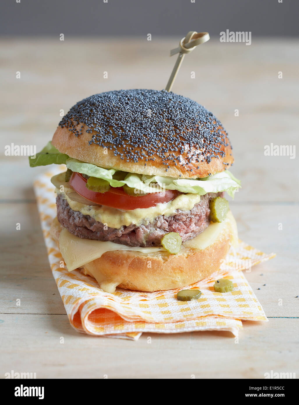 Poppyseed burger hi-res stock photography and images - Alamy