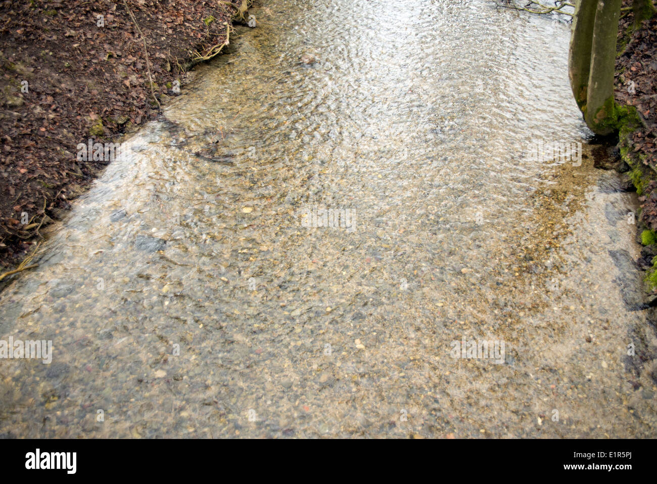 Pebble bed hi-res stock photography and images - Alamy