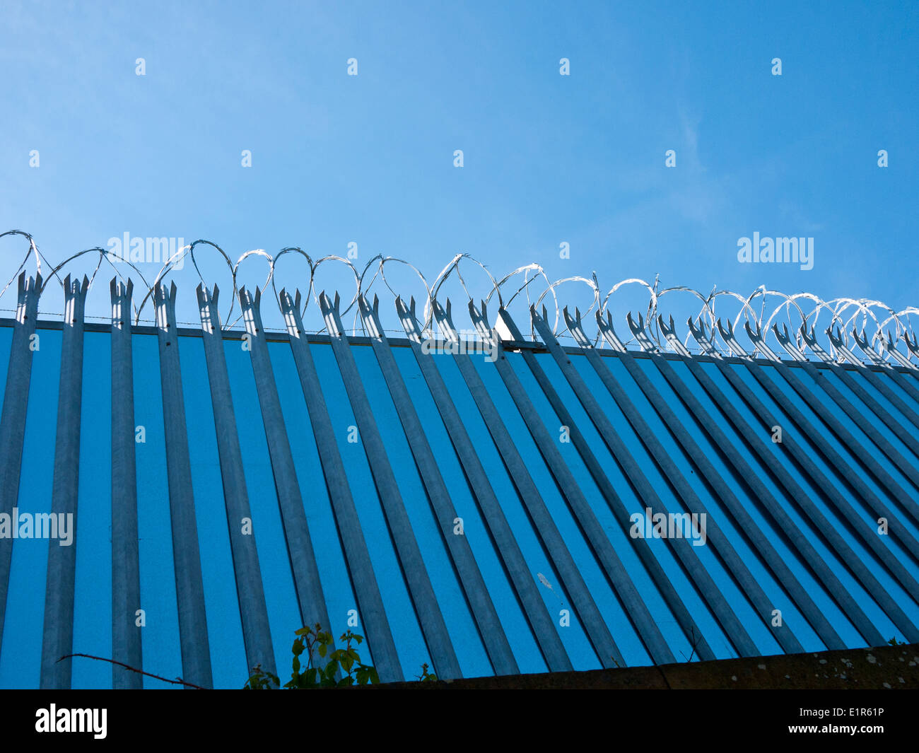 High security fencing hi-res stock photography and images - Alamy