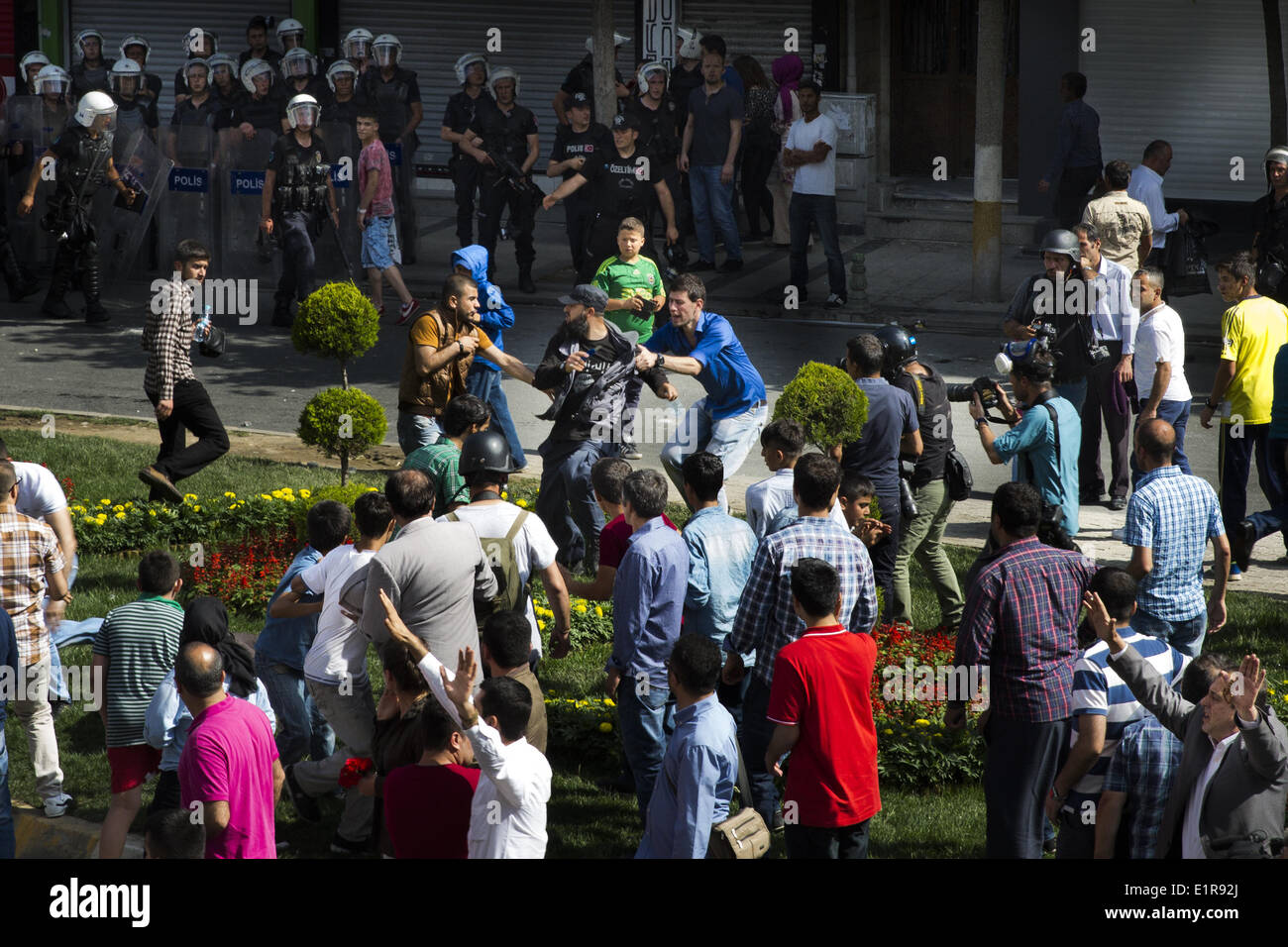 Bearded man in military uniform hi-res stock photography and images - Alamy