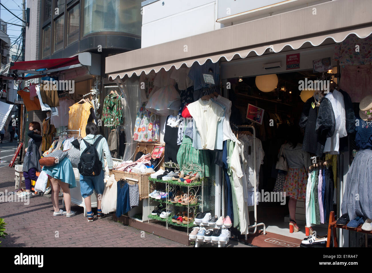 Store shop exterior tokyo hi-res stock photography and images - Alamy