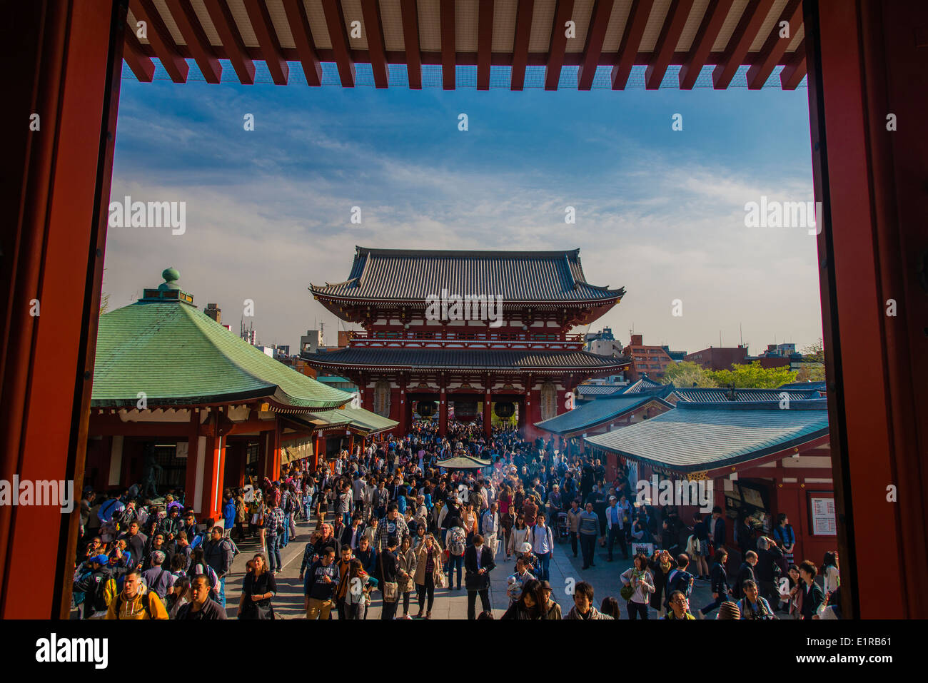 Senso-ji Temple and Kaminarimon Gate, Asakusa district, Tokyo, Japan ...