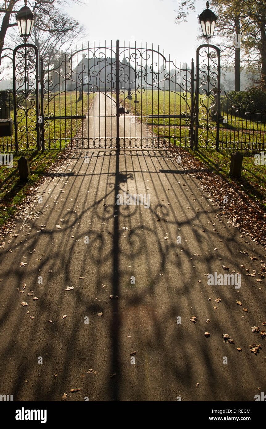 Front gate house hi-res stock photography and images - Alamy