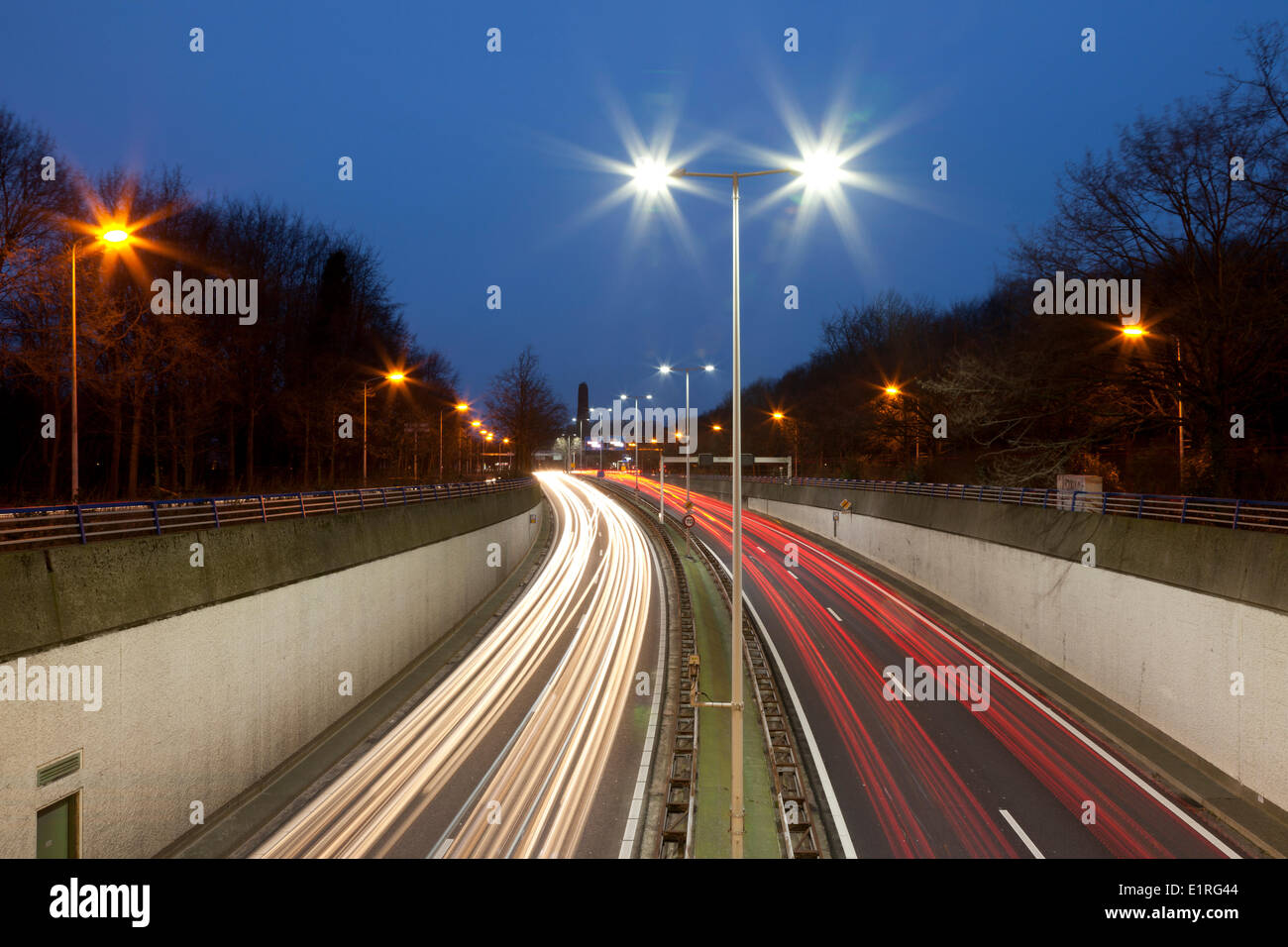 Four lane divided highway hi-res stock photography and images - Alamy