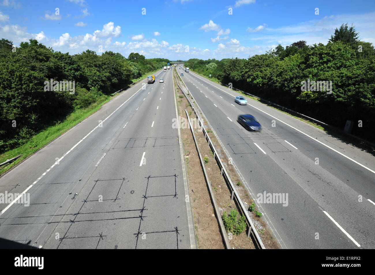 Traffic on the M23 motorway near Gatwick Airport in Horley, Surrey ...