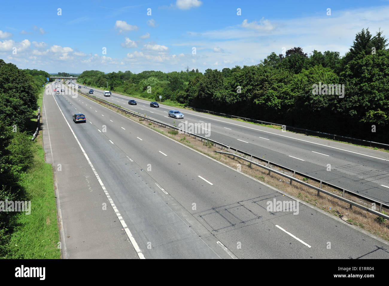 Traffic on the M23 motorway near Gatwick Airport in Horley, Surrey ...