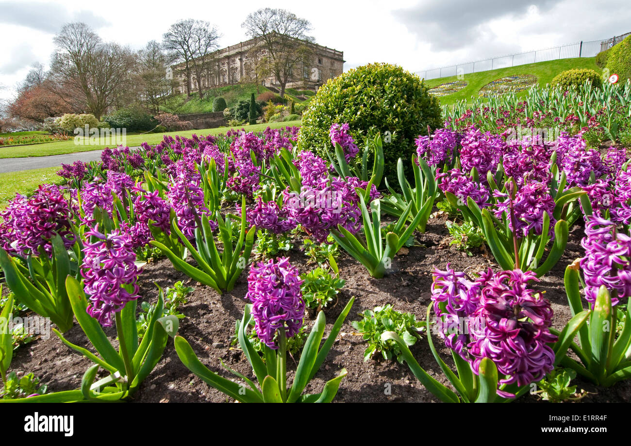 Spring at the mansion hi-res stock photography and images - Alamy