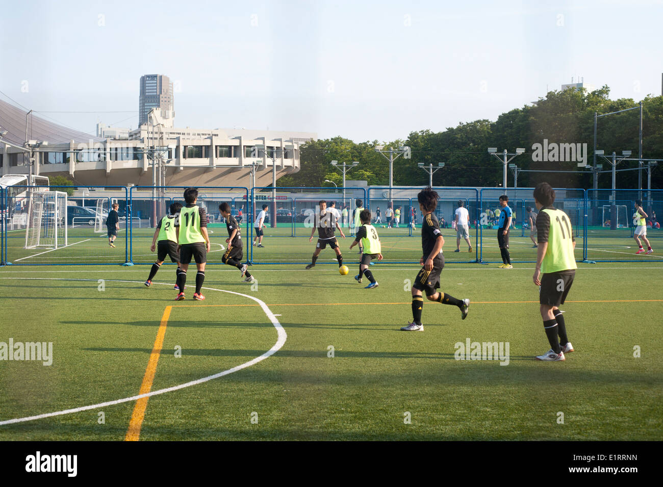Tokyo Japan 2104 - Teenagers playing football outdoors Stock Photo - Alamy