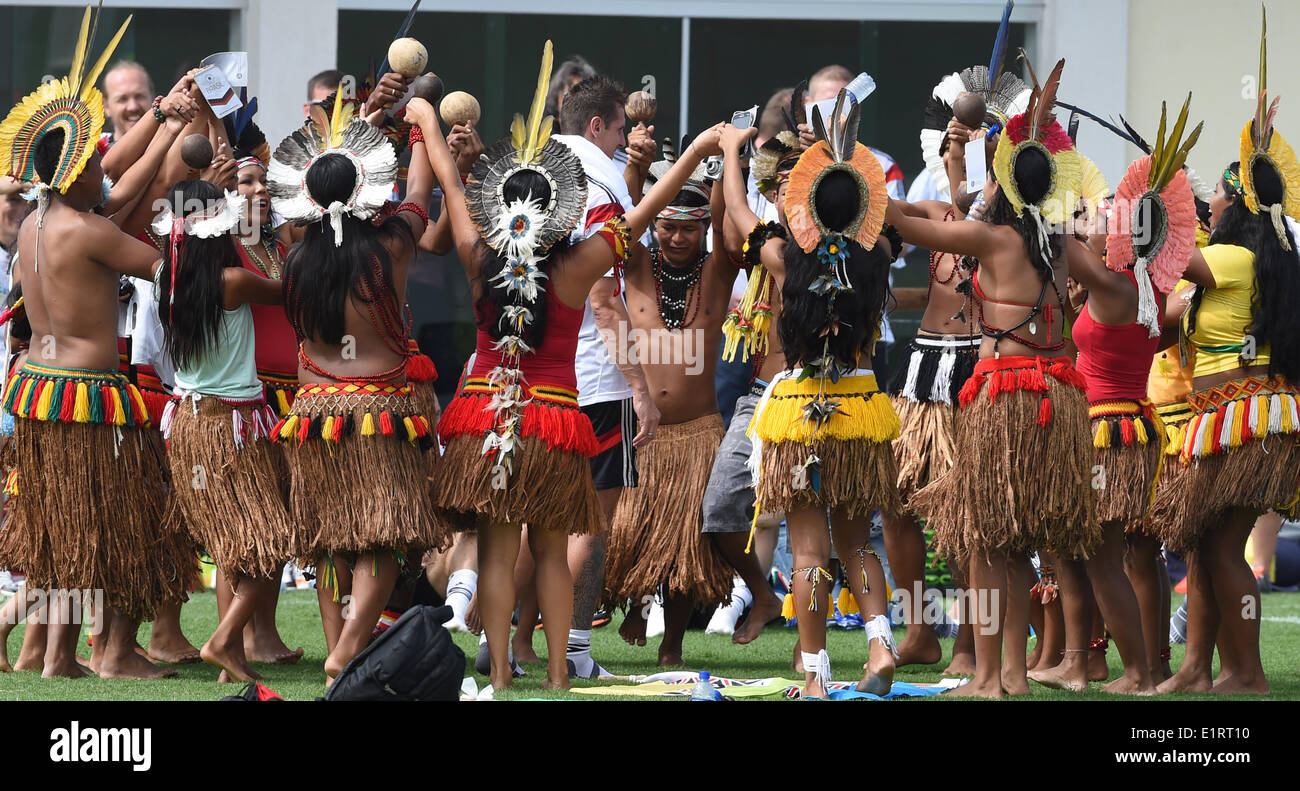 Photo of the brazilian soccer team hi-res stock photography and images ...
