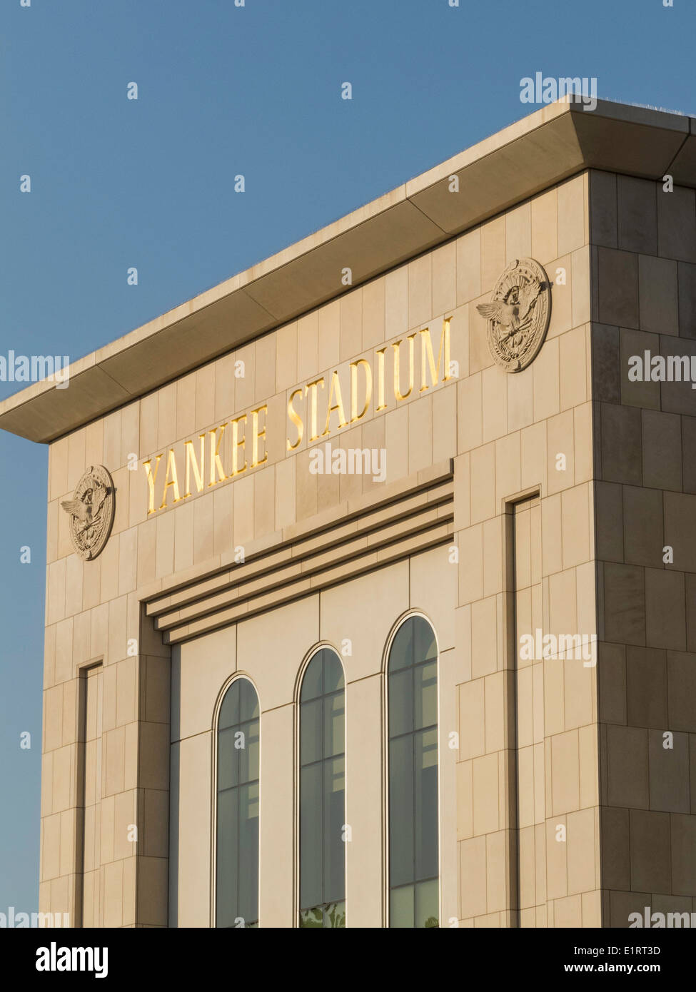 Yankee stadium new york exterior hi-res stock photography and images ...