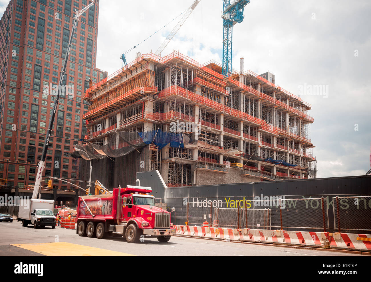 Construction on the Hudson Yards project on the west side of New York ...