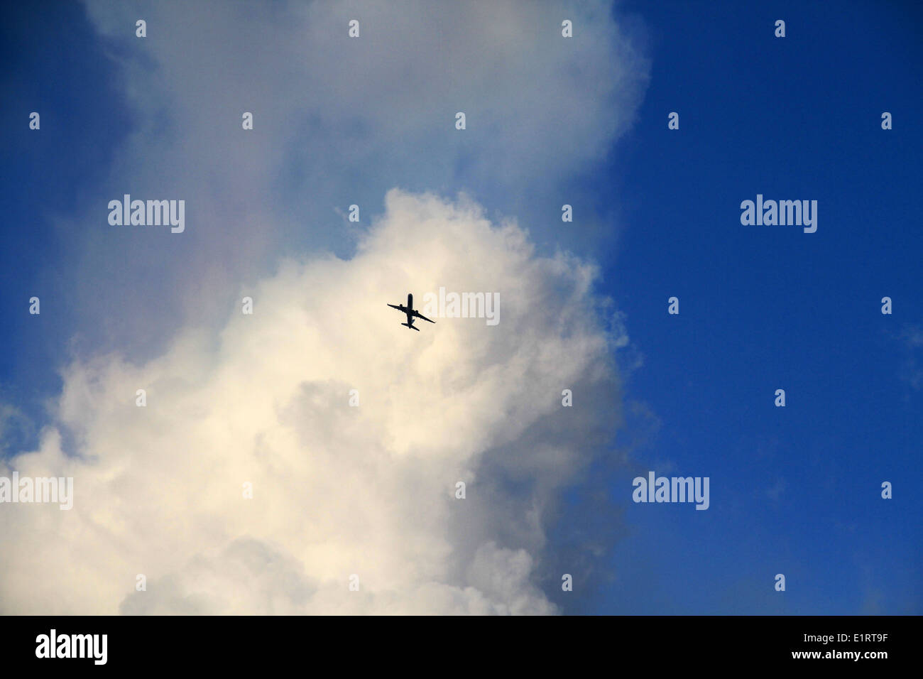 Thunderstorm Cumulus Anvil Towering High Resolution Stock Photography ...