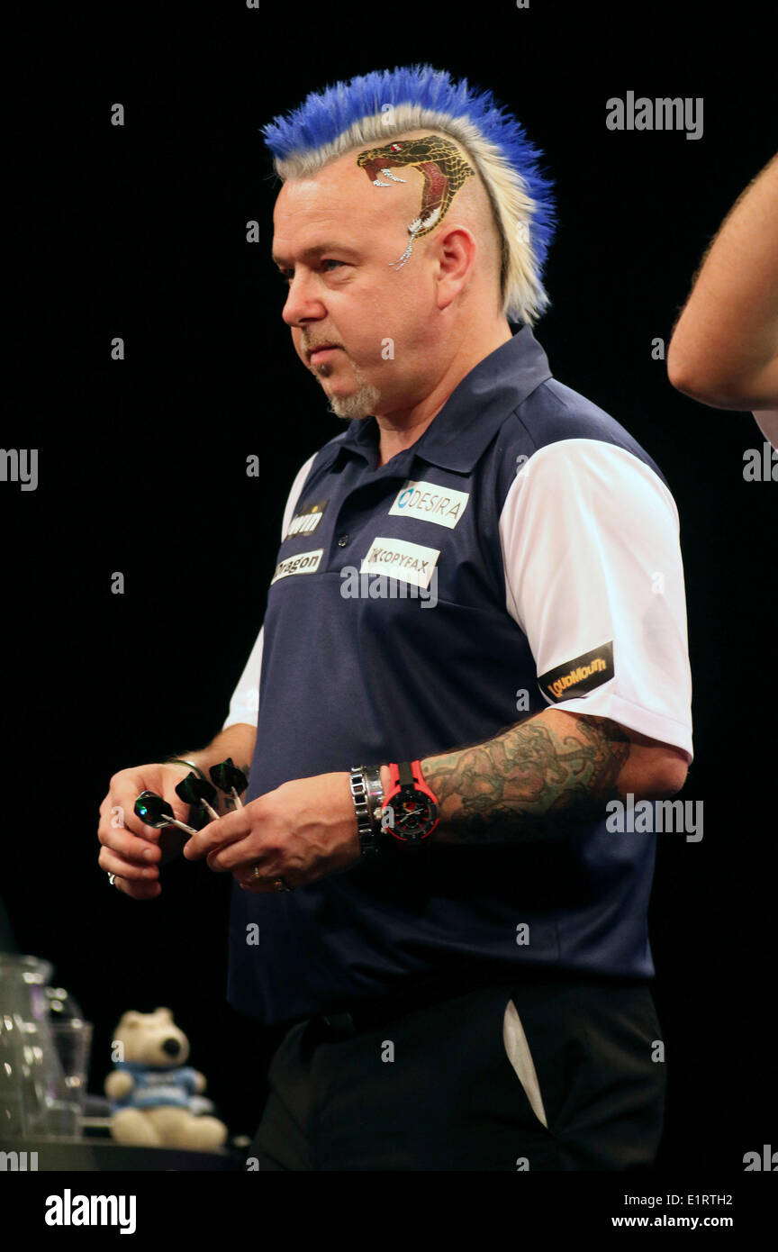 Peter wright referee hi-res stock photography and images - Alamy
