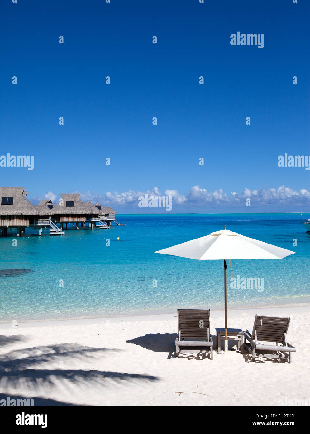 Azure lagoon of island BoraBora, Polynesia Stock Photo - Alamy