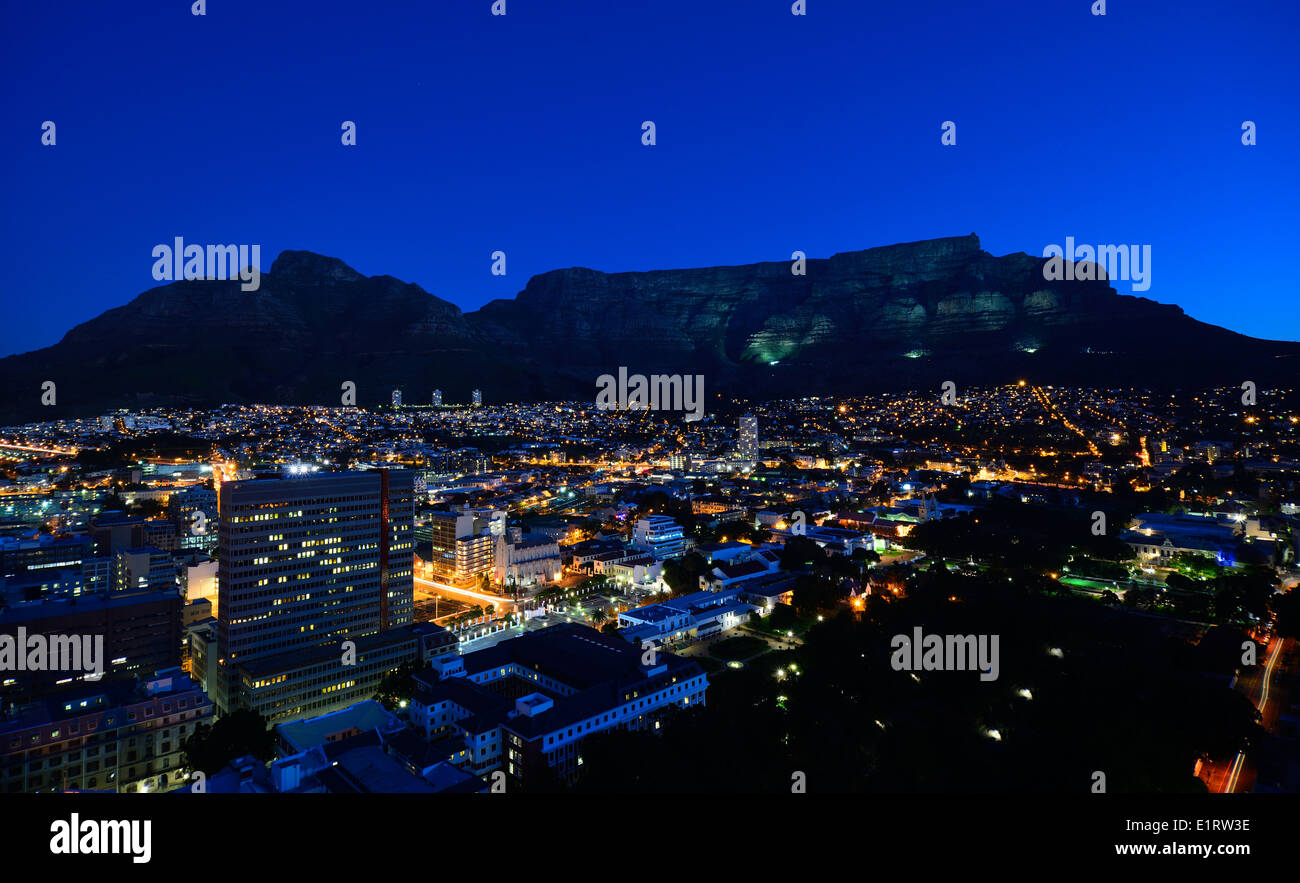 Cape town night view hi-res stock photography and images - Alamy
