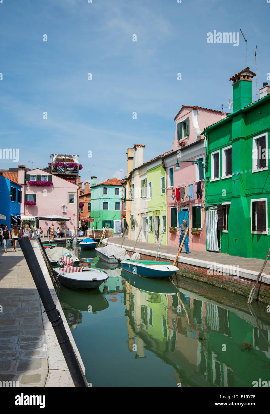 Colourful houses on the island of Burano in the Venice lagoon, Italy ...
