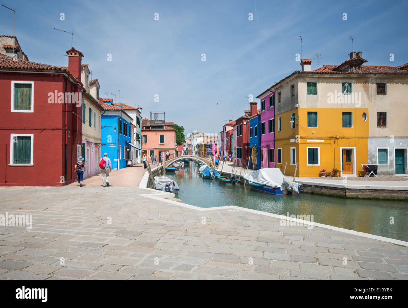 Colourful houses on the island of Burano in the Venice lagoon, Italy ...