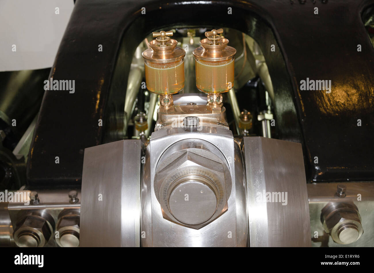 Engine lubrication hi-res stock photography and images - Alamy