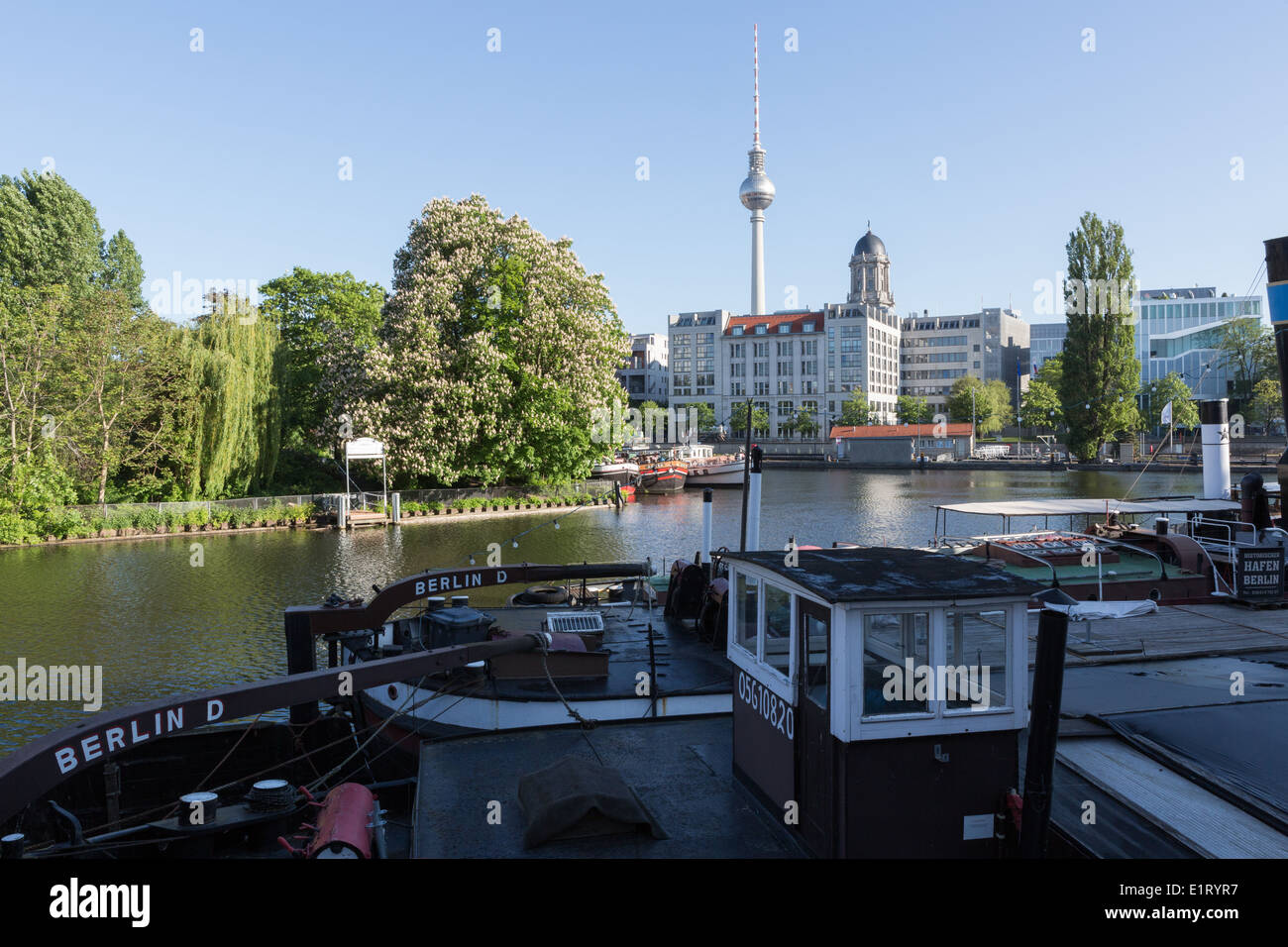 Barges on the Spreekanal in Berlin city centre Stock Photo - Alamy