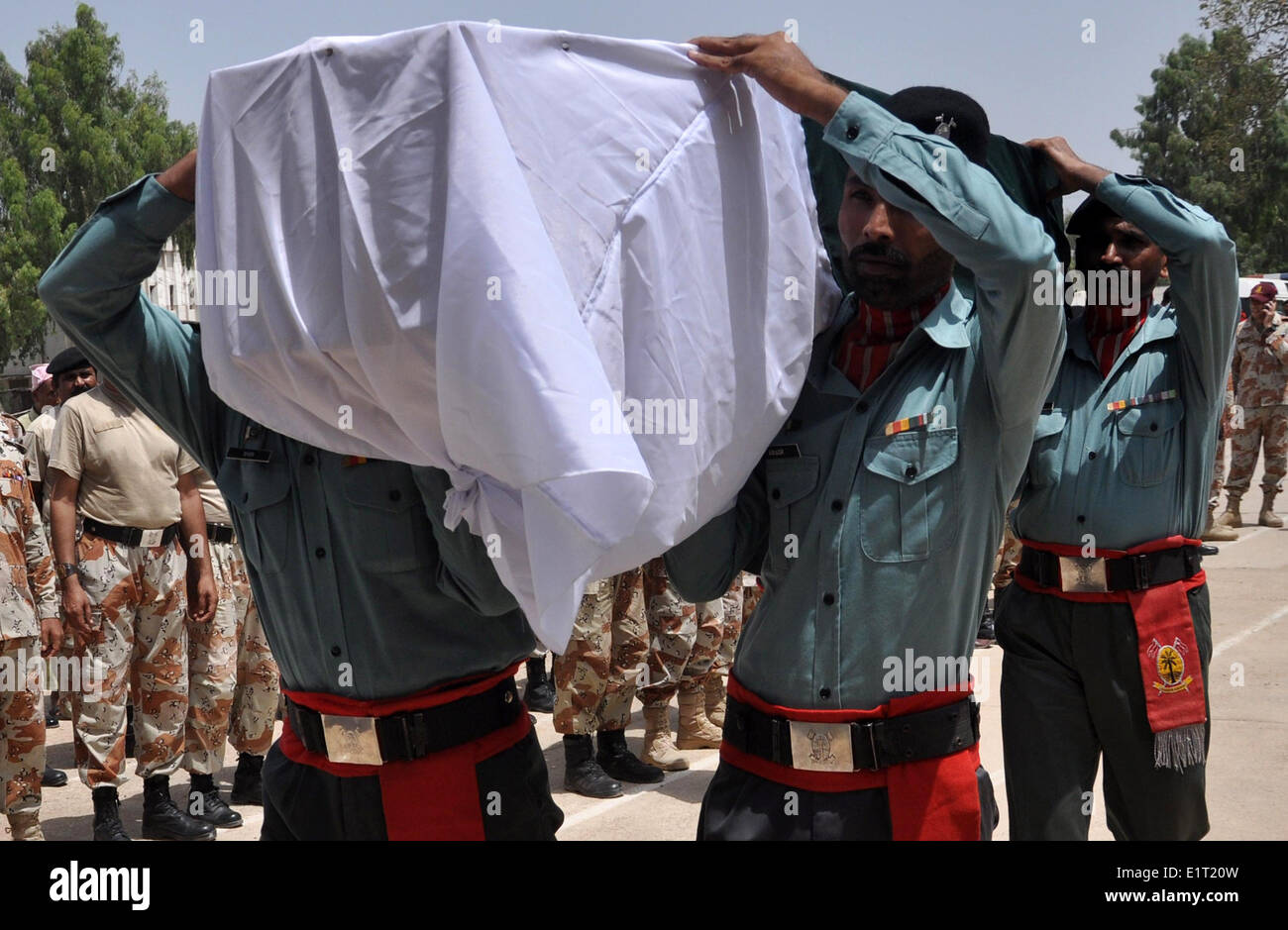 Karachi, Pakistan. 9th June, 2014. Pakistani security officials carry ...