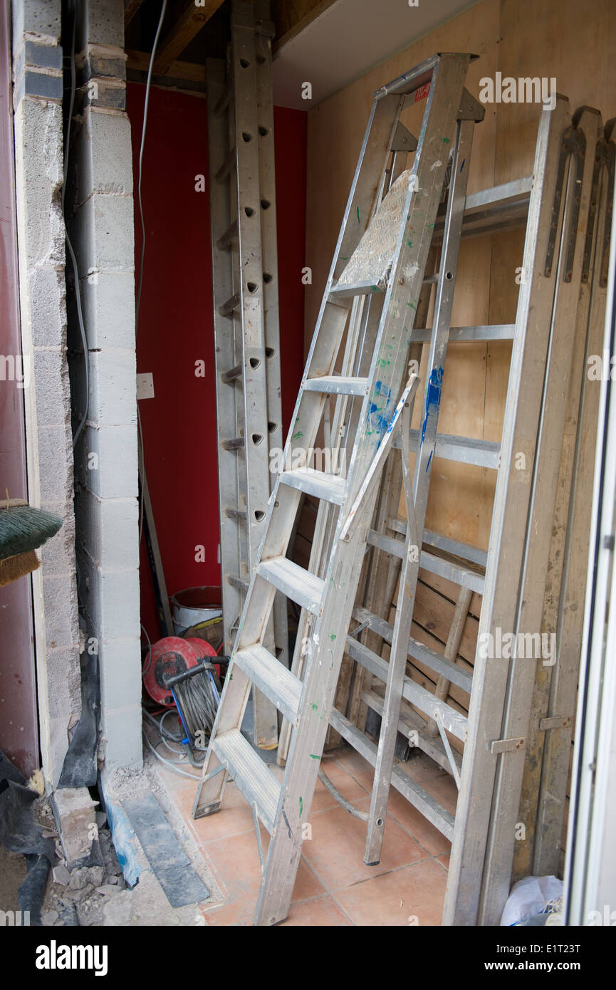 Extension ladder hi-res stock photography and images - Alamy