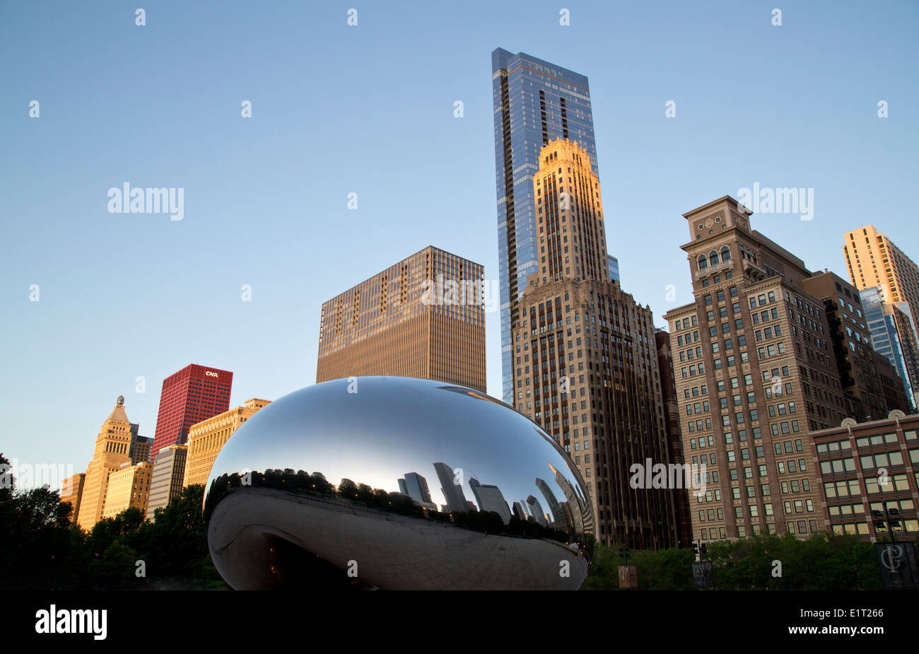 Chicago skyline at sunrise hi-res stock photography and images - Alamy