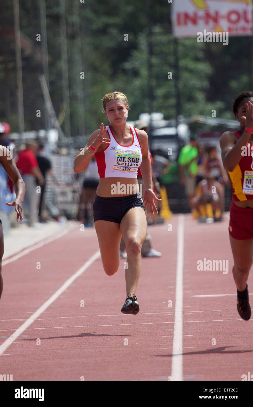 Women sprinters hi-res stock photography and images - Alamy