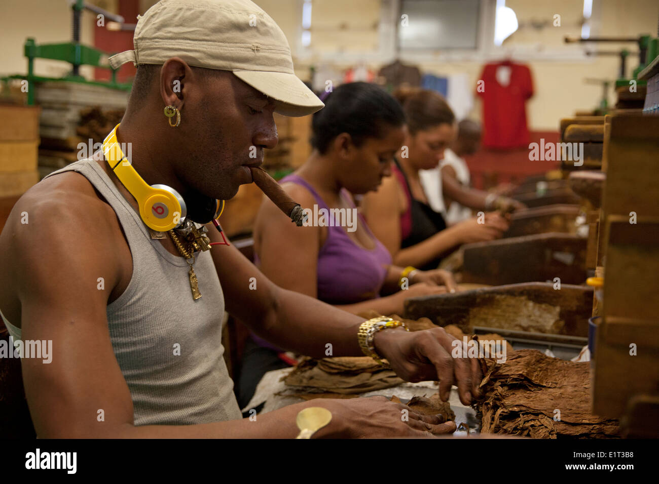 Cigar factory havana hi-res stock photography and images - Alamy