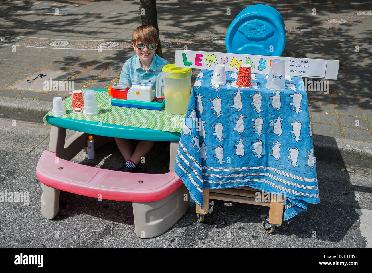 Boy with lemonade stand Stock Photo - Alamy