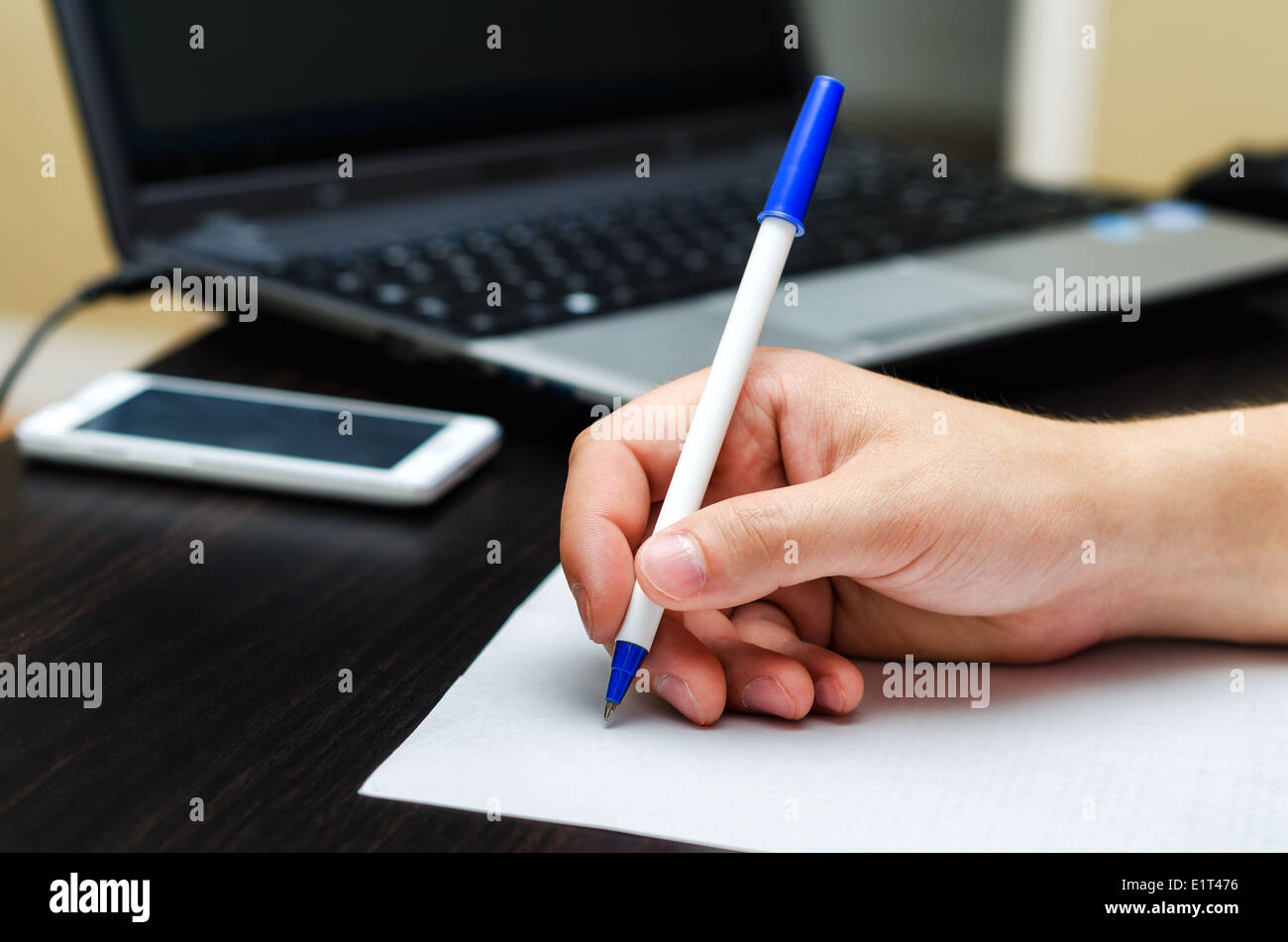 Hand of a man holding a pen ready to make notes Stock Photo - Alamy
