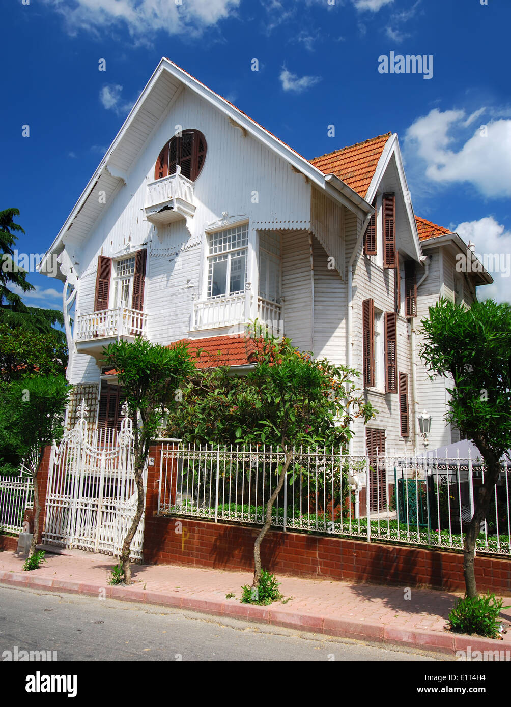 Victorian style house hi-res stock photography and images - Alamy