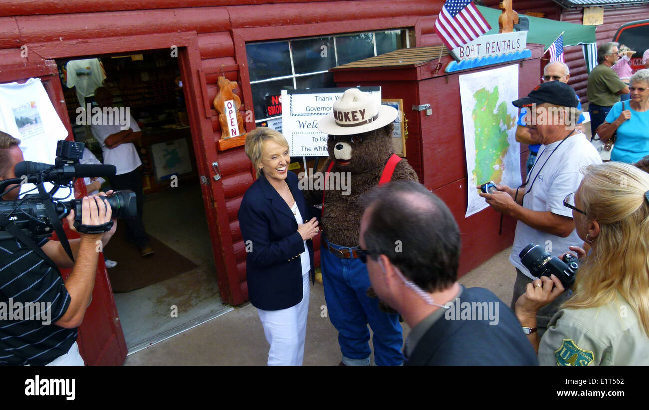 The Big Lake Re-Open House in Arizona featured Governor Jan Brewer and ...