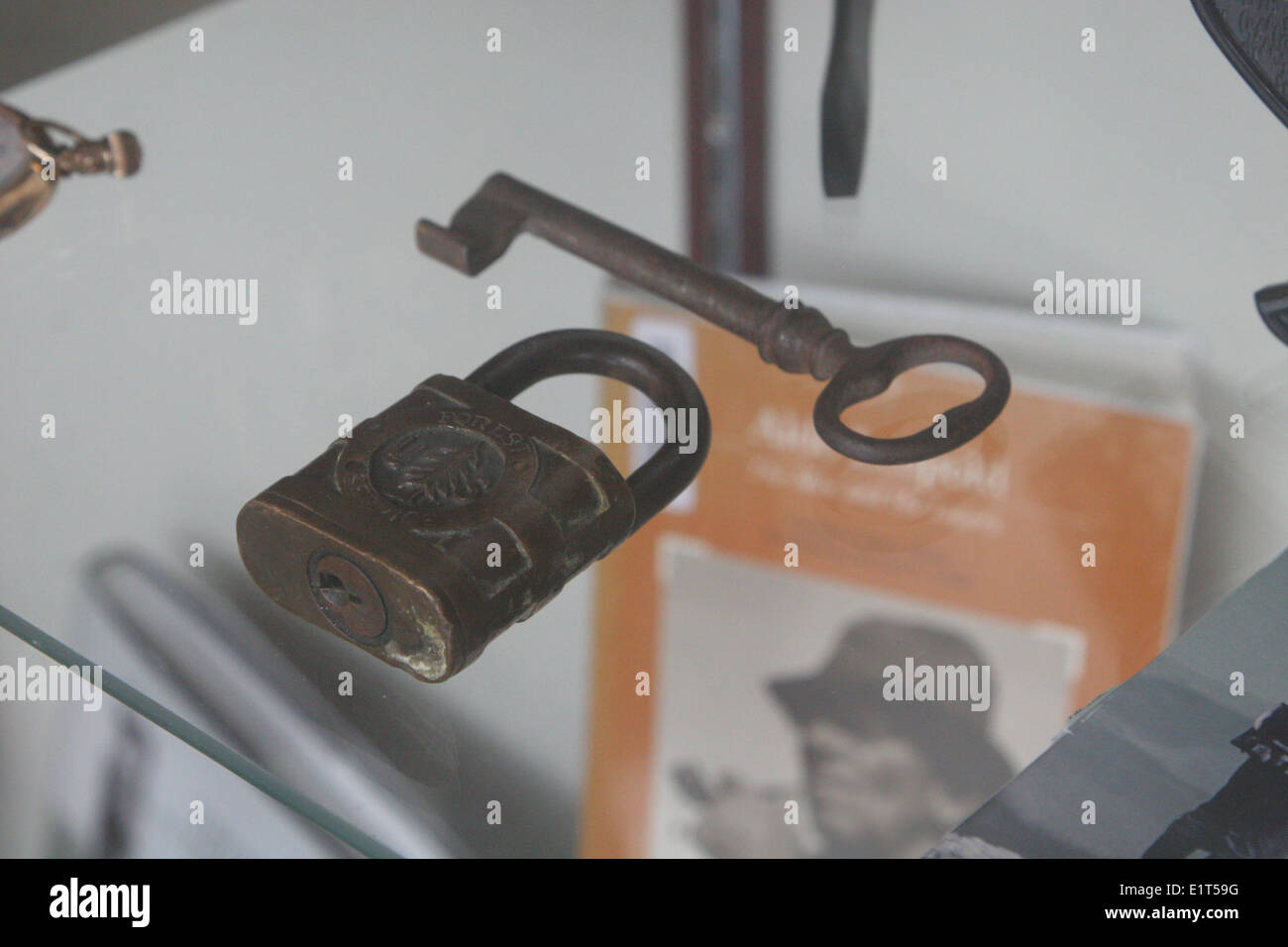 Locks and keys hi-res stock photography and images - Alamy