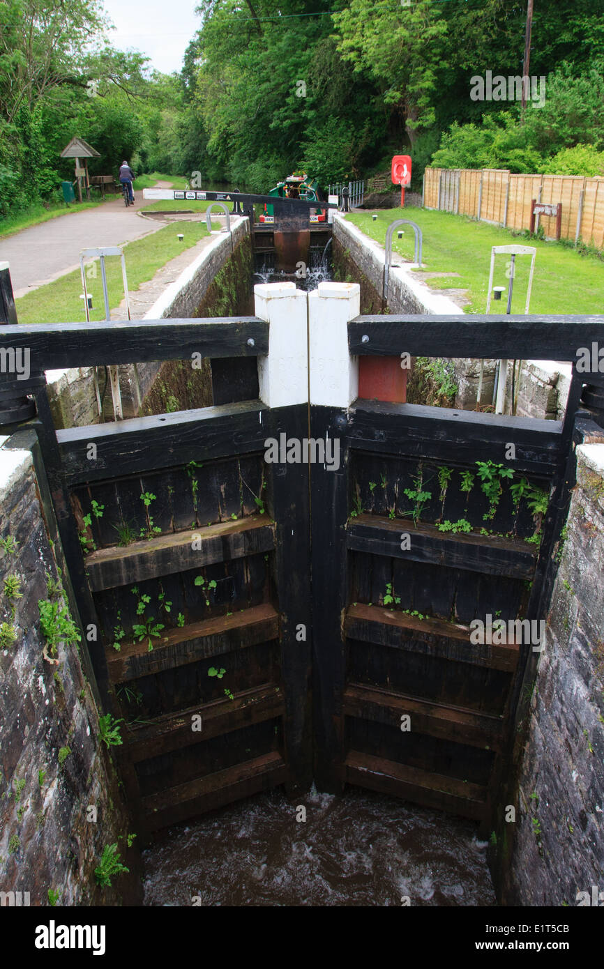Canal lock sluice gates hi-res stock photography and images - Alamy