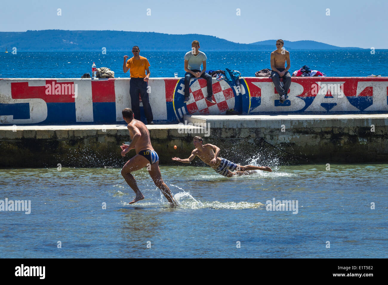 Dive ball men sport hi-res stock photography and images - Alamy