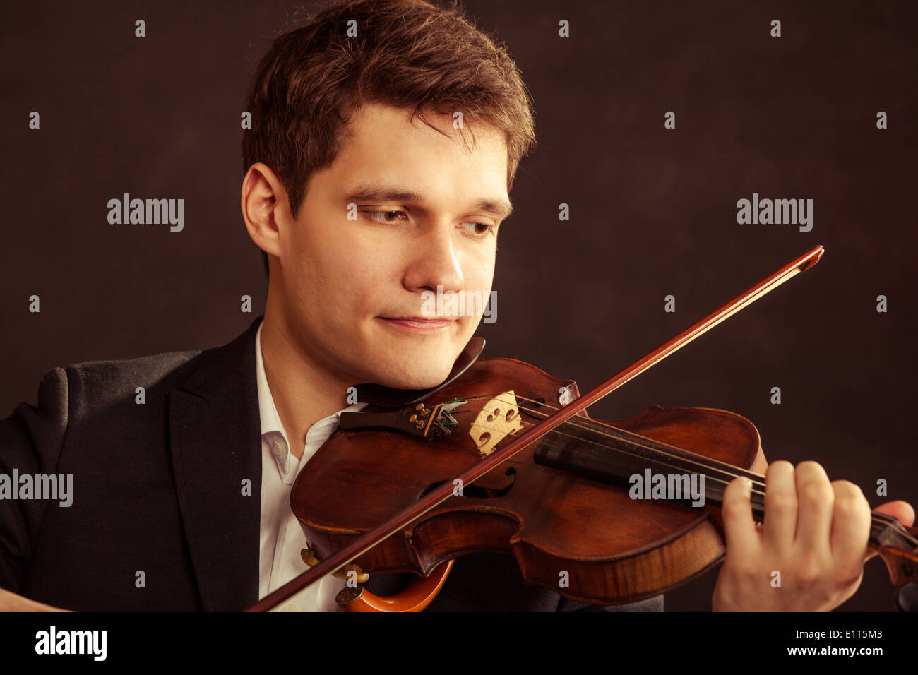 Man violinist playing violin. Classical music art Stock Photo - Alamy