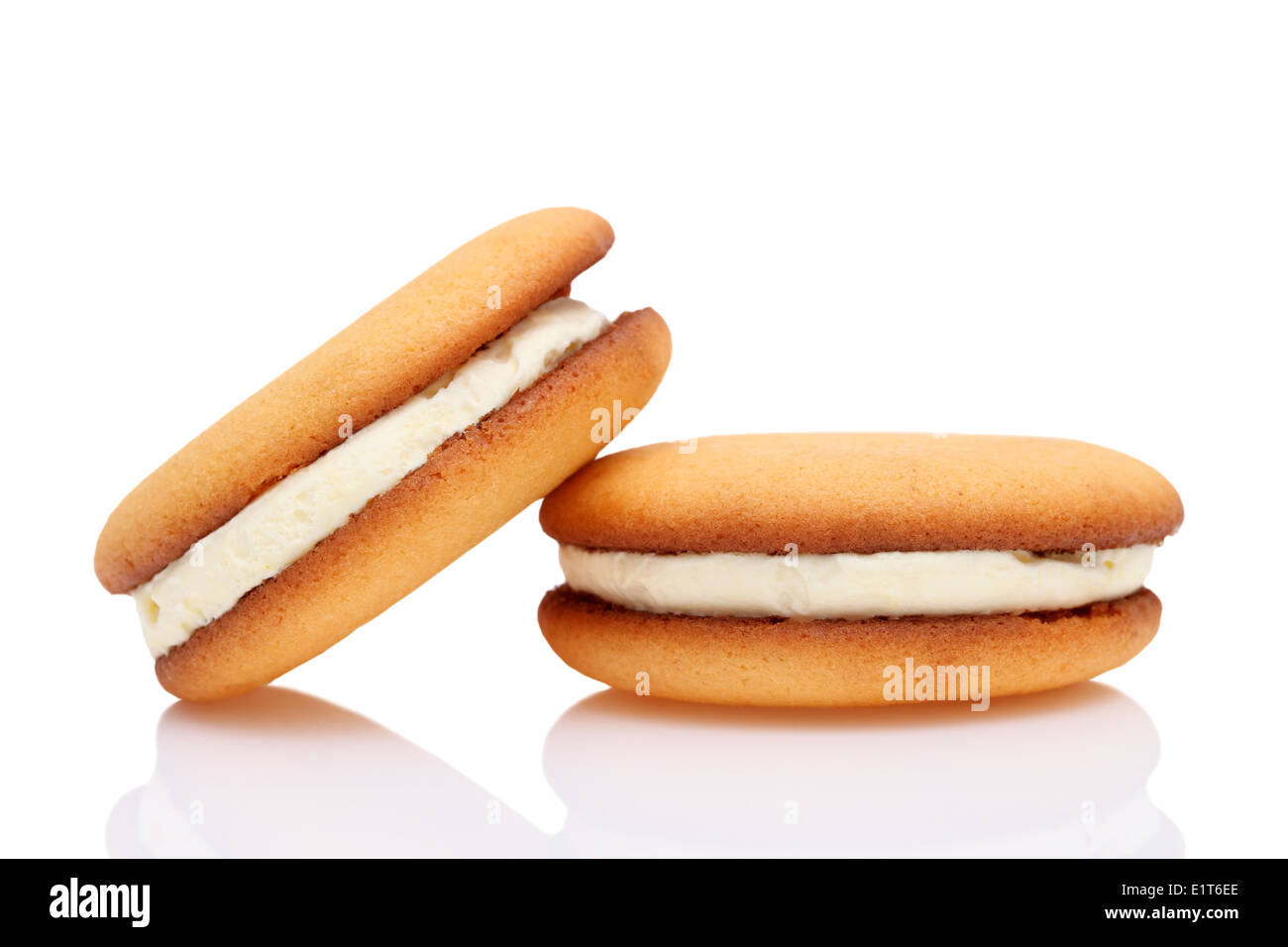 sandwich biscuits with cream Stock Photo - Alamy